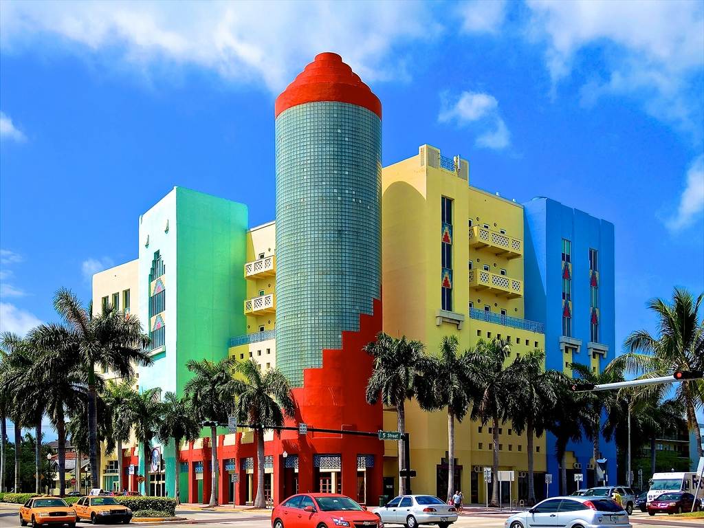 A sightseeing tour of Miami with a cruise to the islands of celebrities